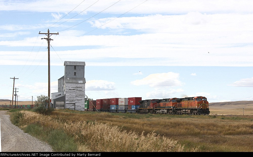 BNSF 5265 With Stacks